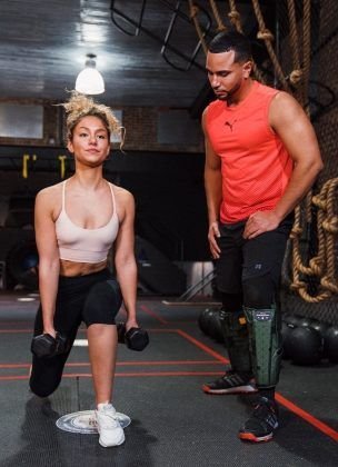 Zancadas con mancuernas, ¡consigue unas piernas fuertes!